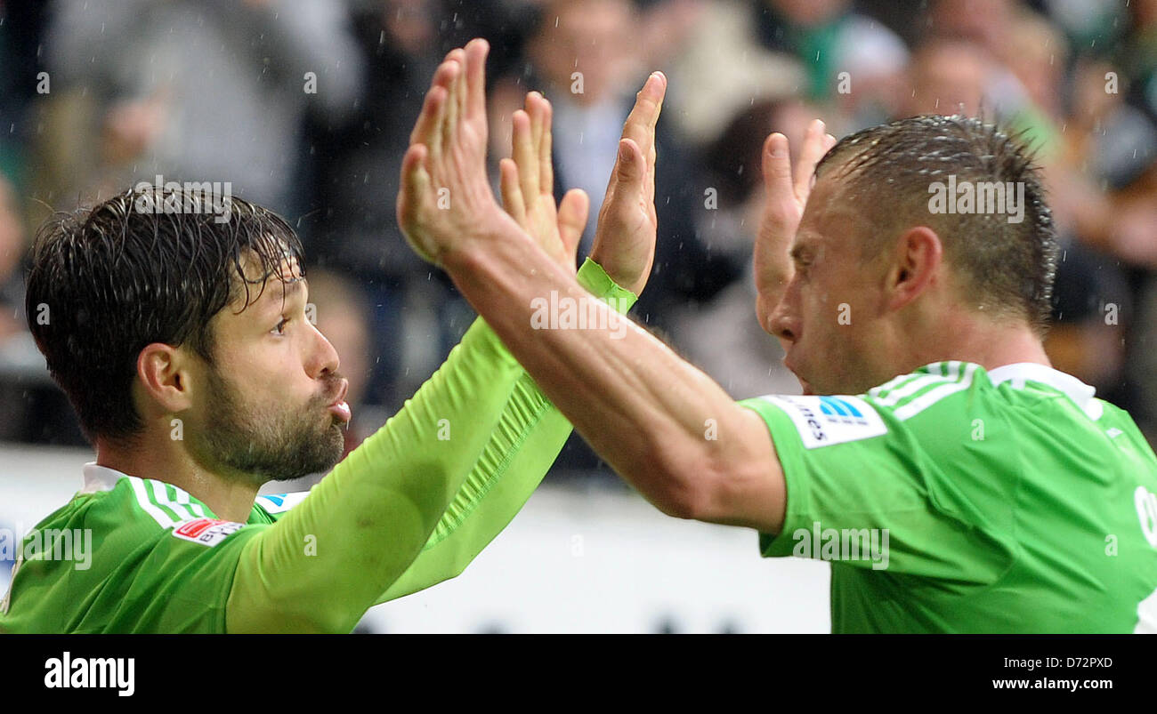 Wolfsburg's Diego (L) celebrates his 3-1 goal with his team mate Ivica ...