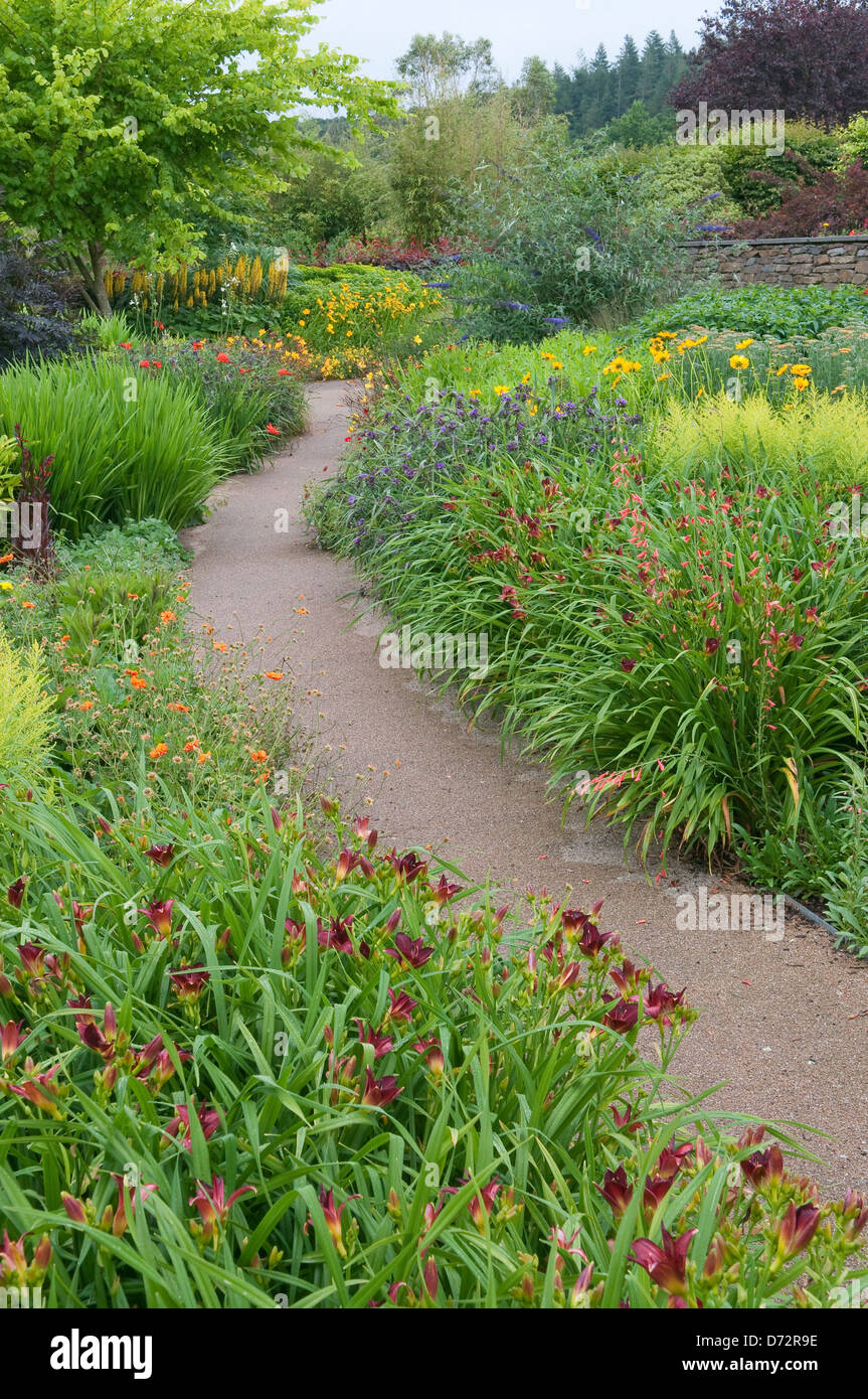 Empty garden uk hi-res stock photography and images - Alamy