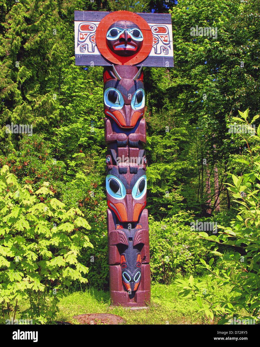 Mortuary totem pole hi-res stock photography and images - Alamy