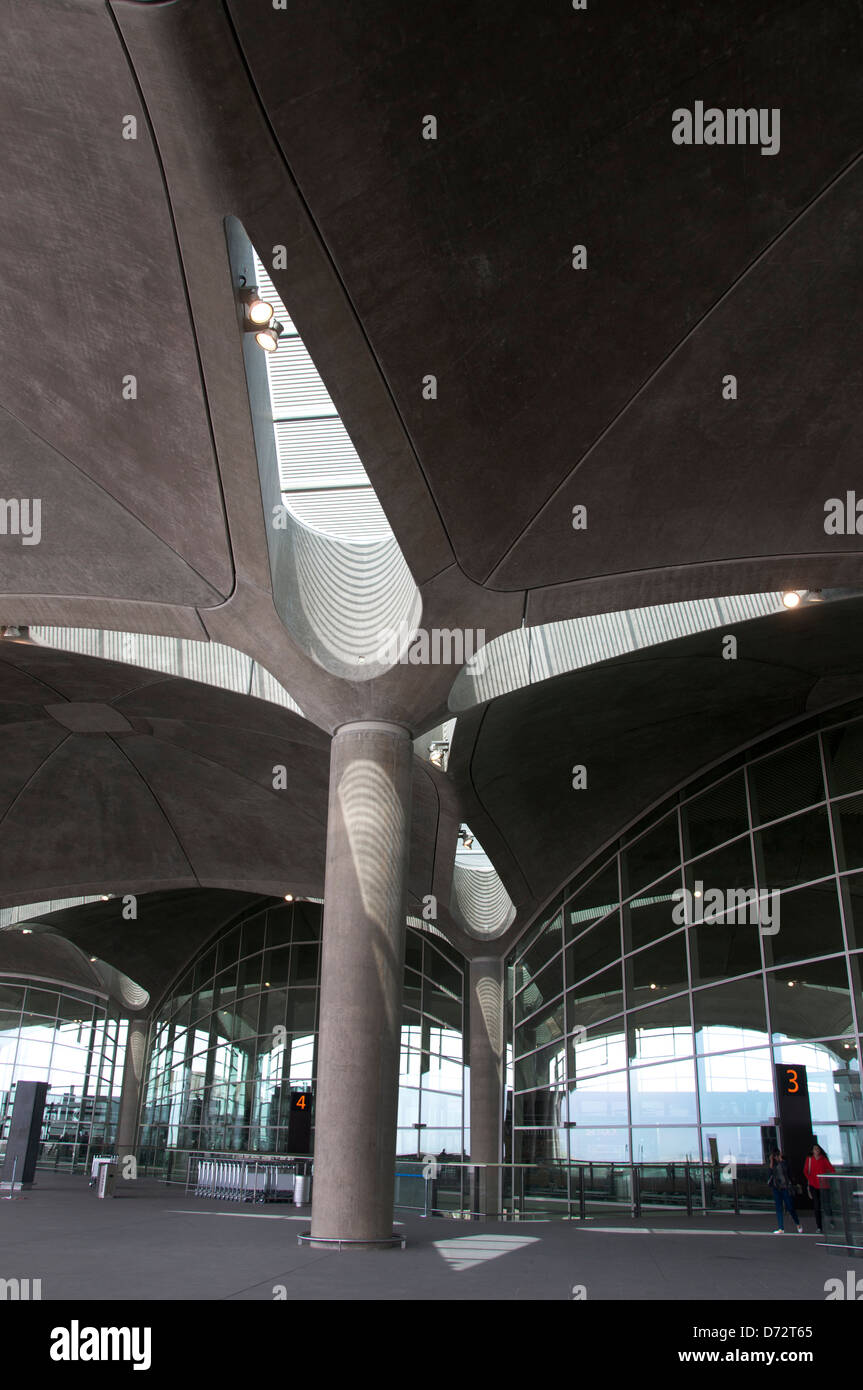 Amman queen alia international airport hi-res stock photography and ...