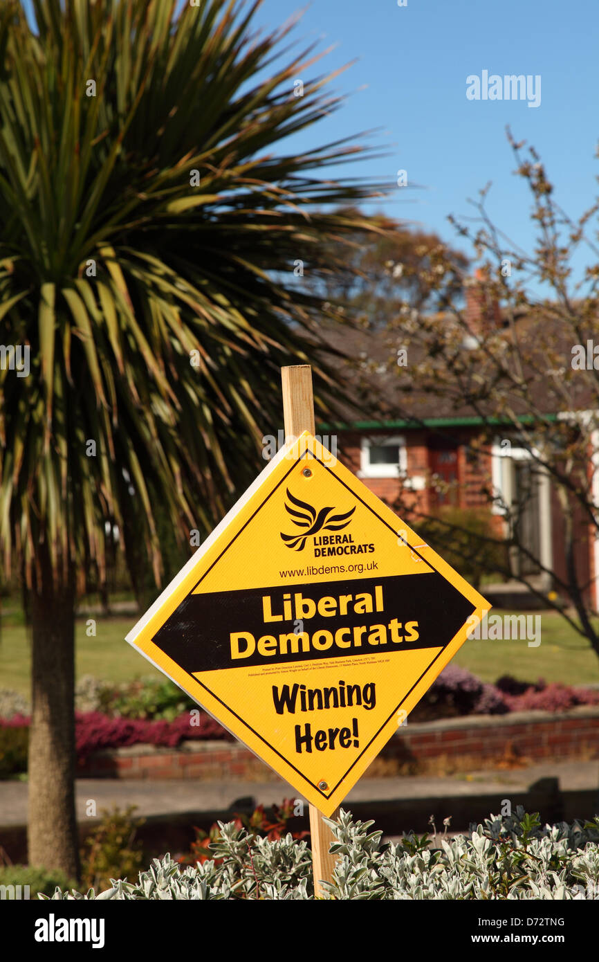 Political party sign hi-res stock photography and images - Alamy