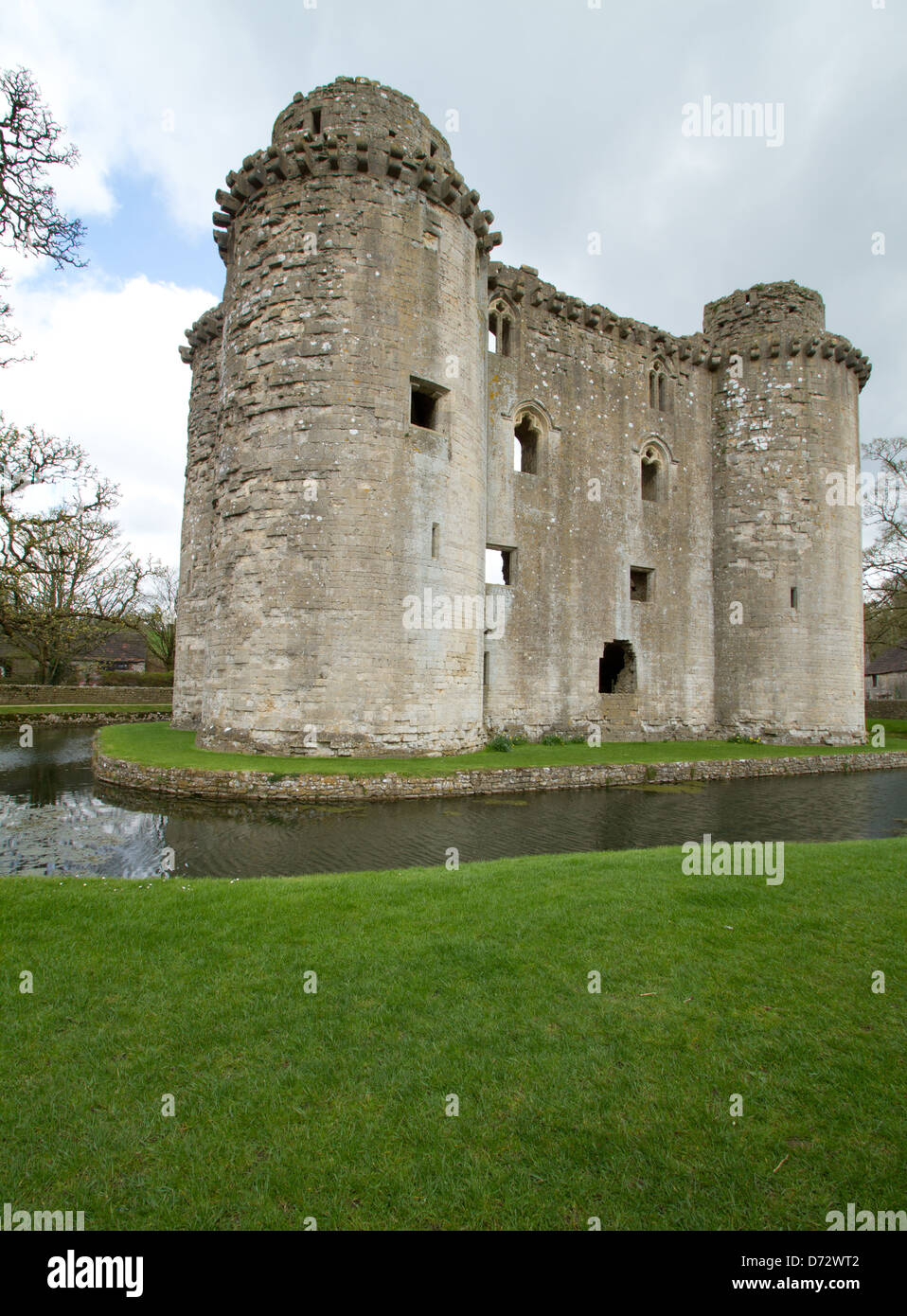 Historic nunney castle hi-res stock photography and images - Alamy