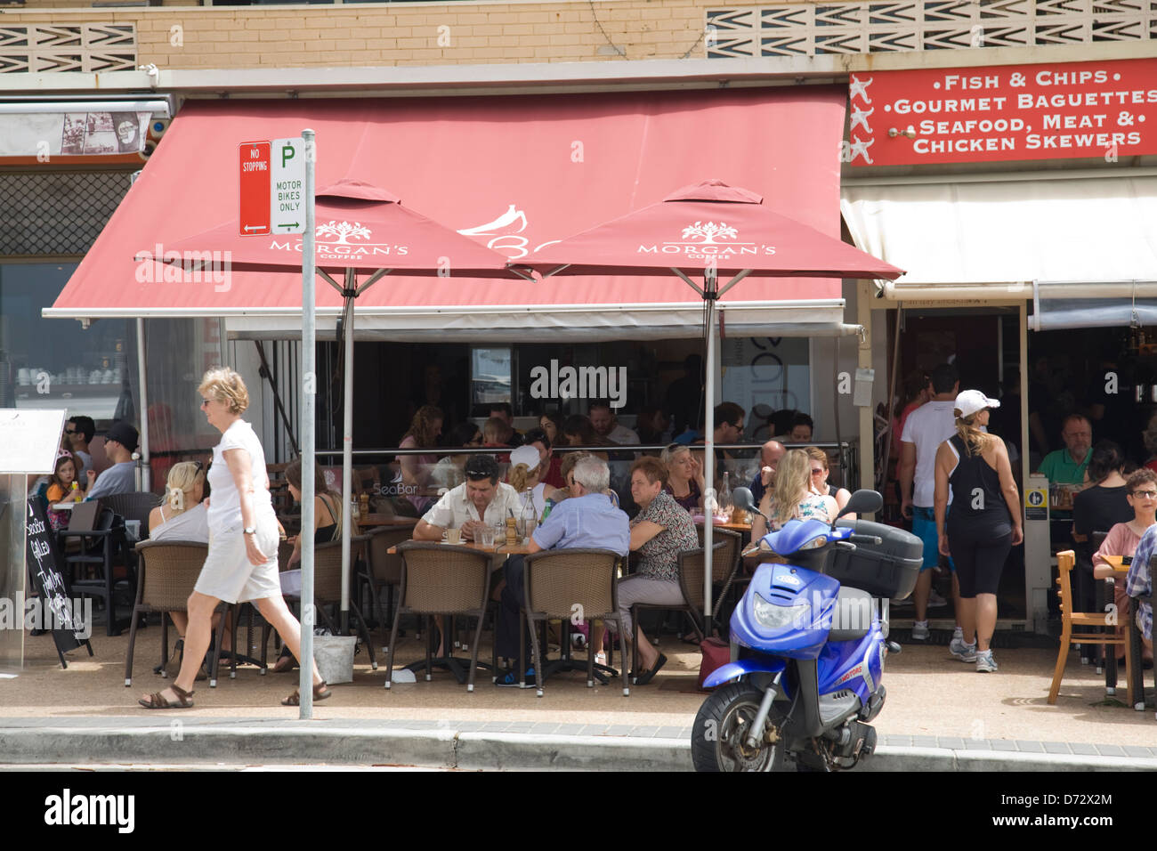 Customers enjoying breakfast at a cafe in Dee Why,Sydney,Australia ...