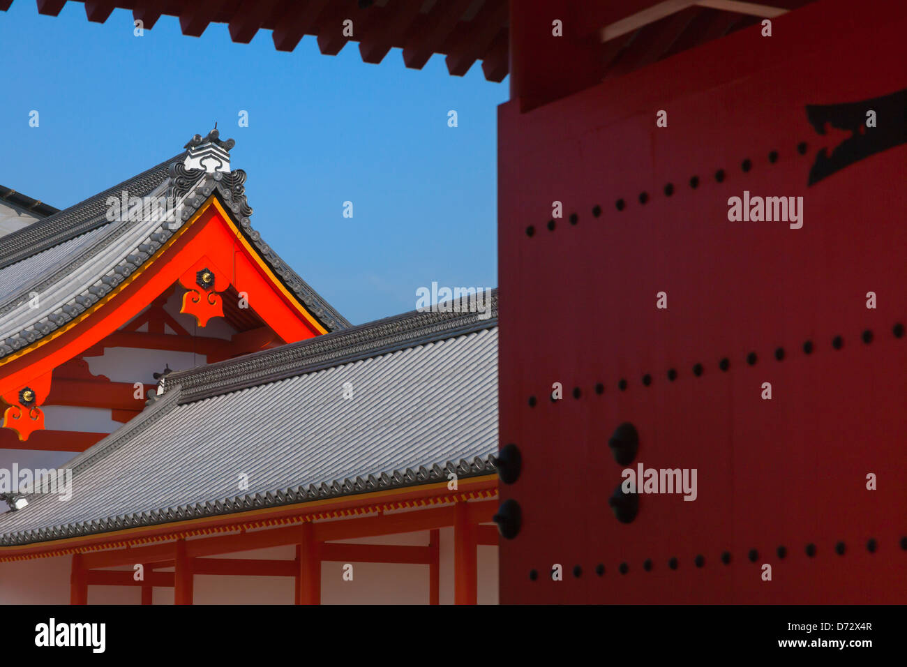 Japanese palace red door hi-res stock photography and images - Alamy