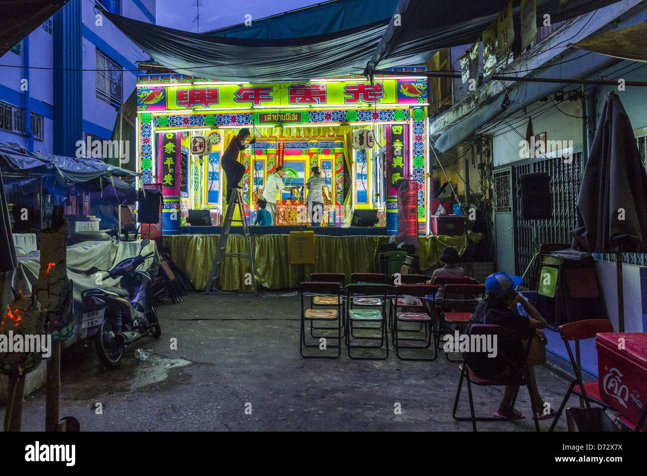 Stagehand hi-res stock photography and images - Alamy