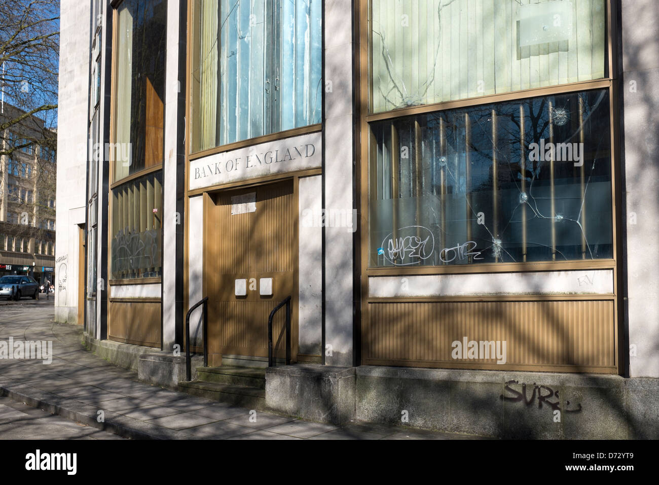 Closed bank branch hi-res stock photography and images - Alamy