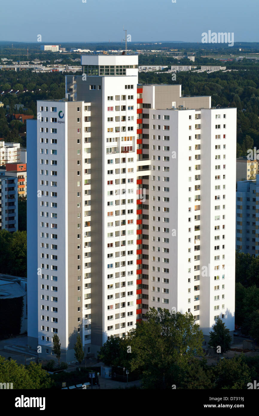 Berlin, Germany, overlooking the degewo-Gropius House in Town Stock ...