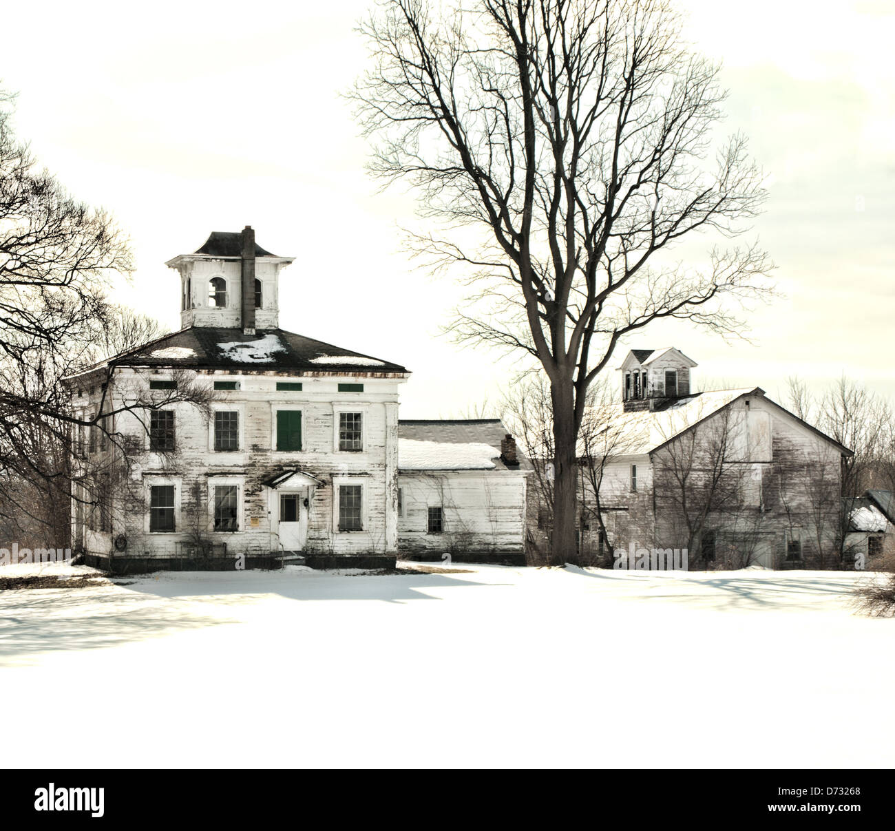 Abandoned vacant farm farmhouse old aged barn house snow winter hi-res ...