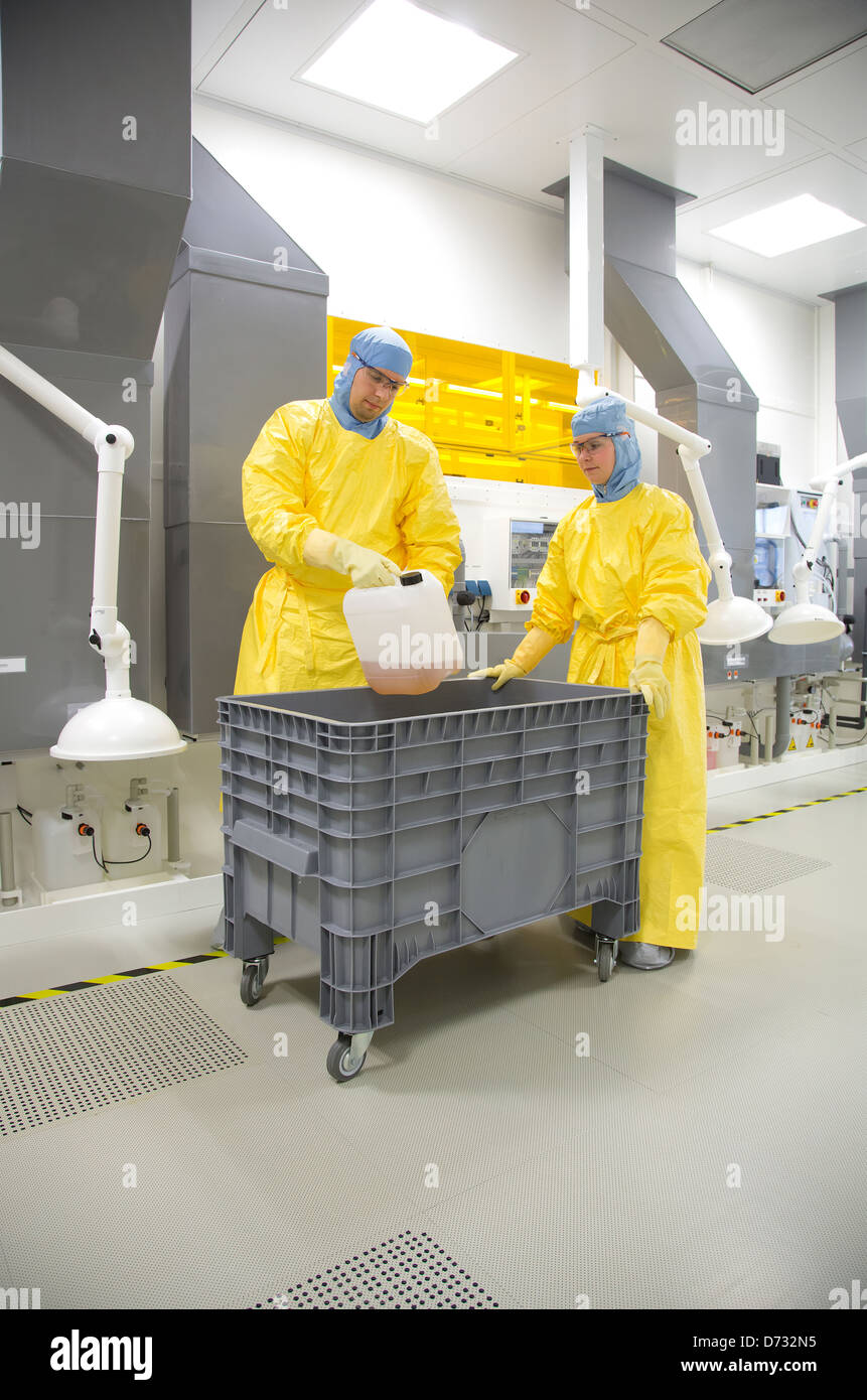 Woman working high tech company hi-res stock photography and images - Alamy