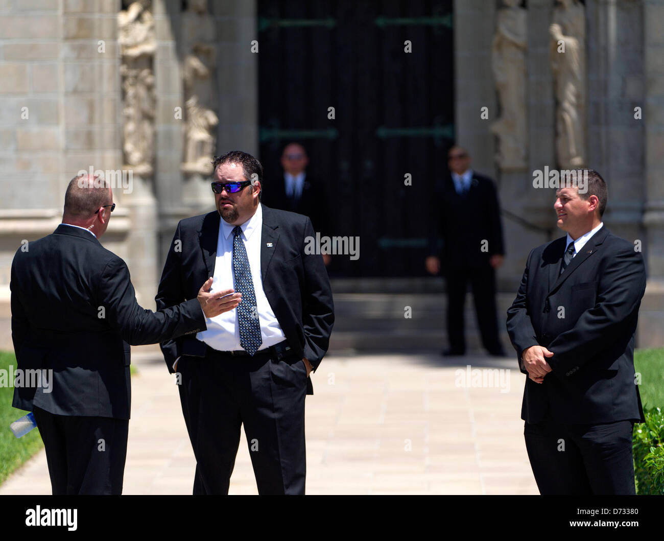 Wedding security hi-res stock photography and images - Alamy