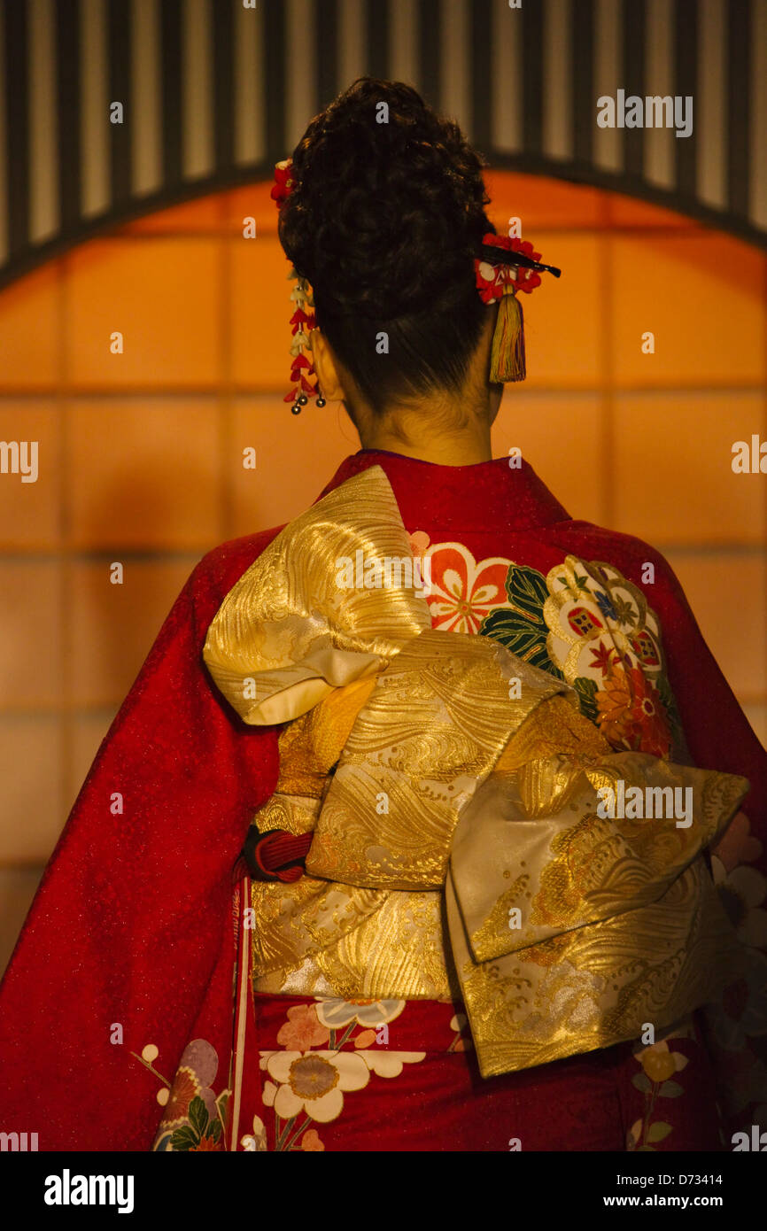 Japanese woman in traditional dress hi-res stock photography and images ...