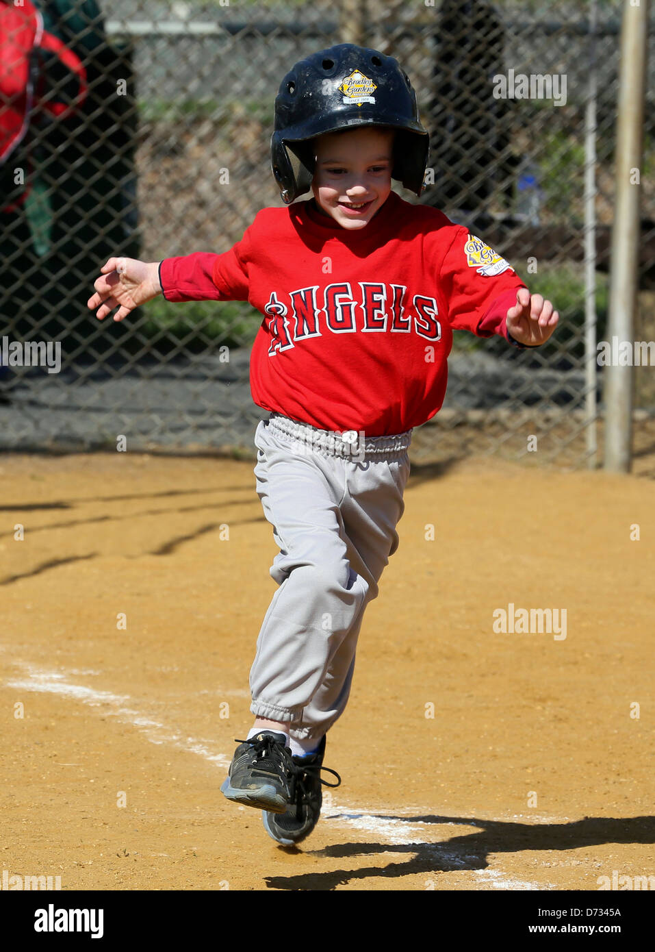 Baseball kid base running hi-res stock photography and images - Alamy