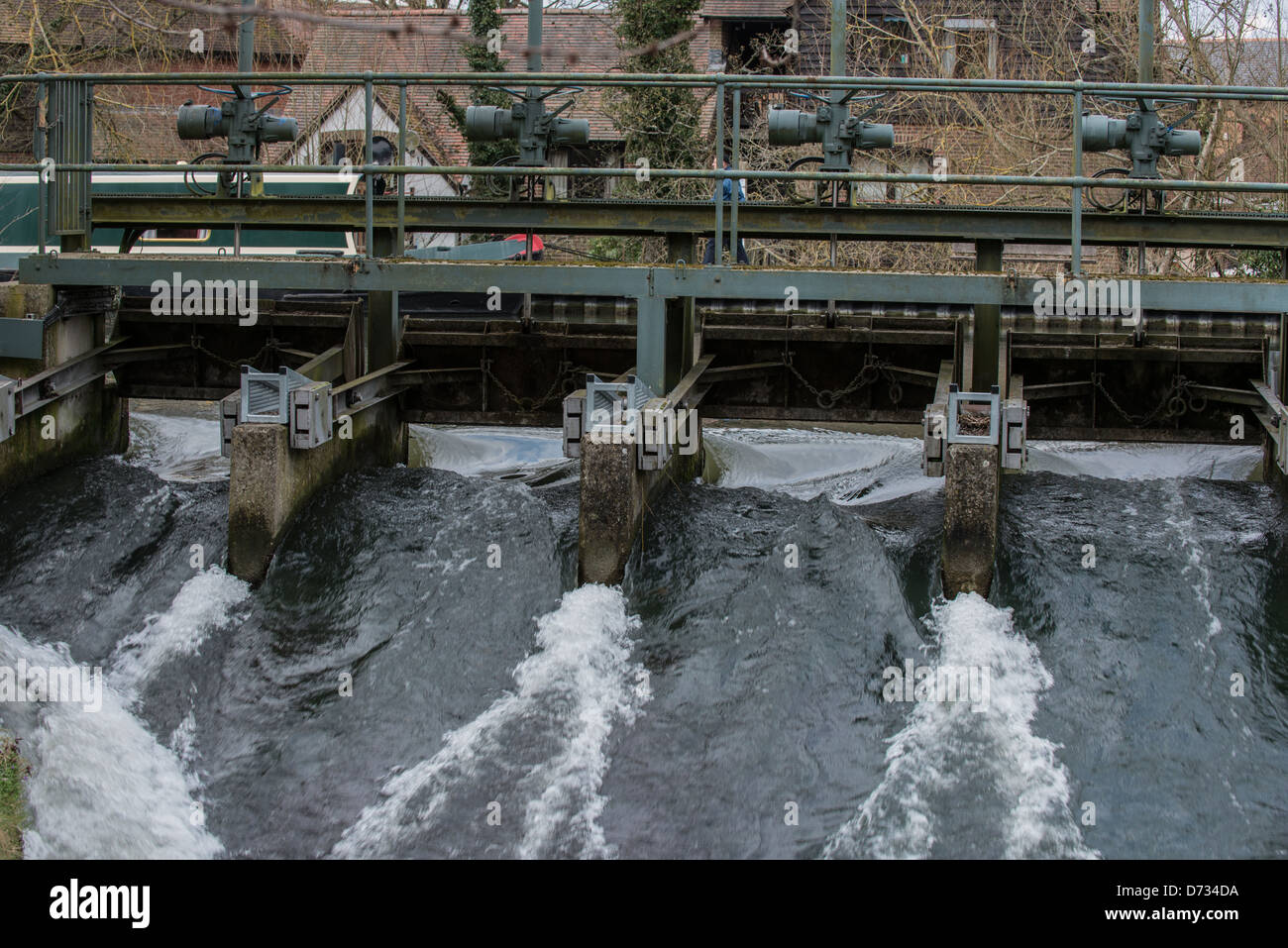 Canal lock sluice gates hi-res stock photography and images - Alamy