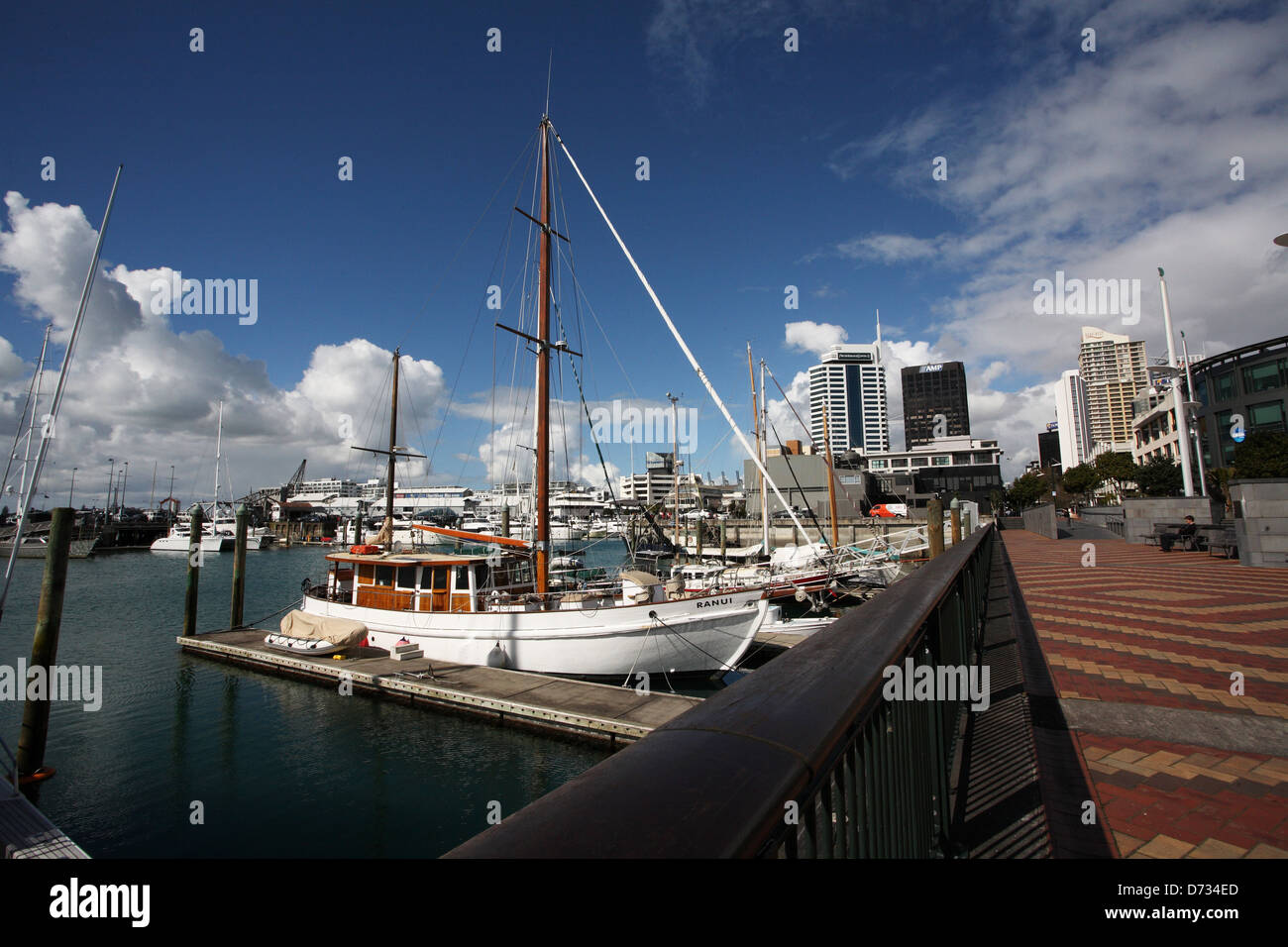 It has become an iconic structure in aucklands skyline hi-res stock photography and images - Alamy
