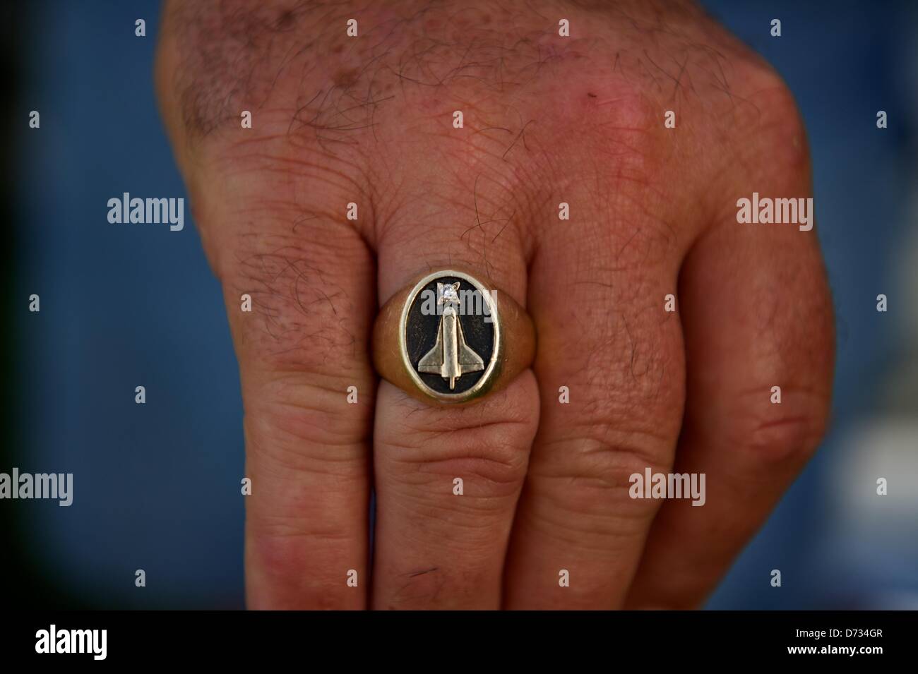 Aug. 30, 2012 - Titusville, Florida, U.S - TIM SEYMOUR wears a gold and ...