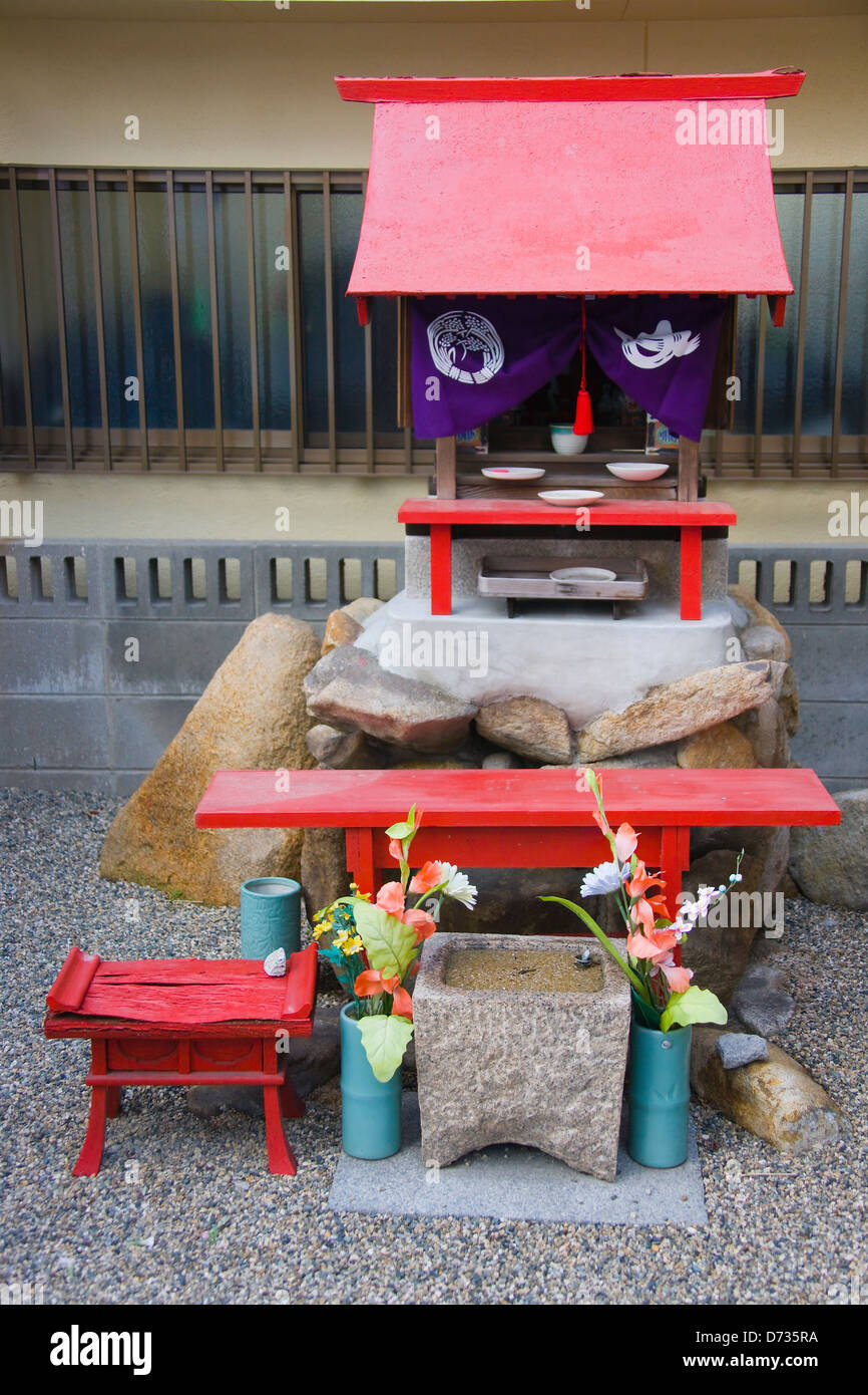 Small shrine hi-res stock photography and images - Alamy