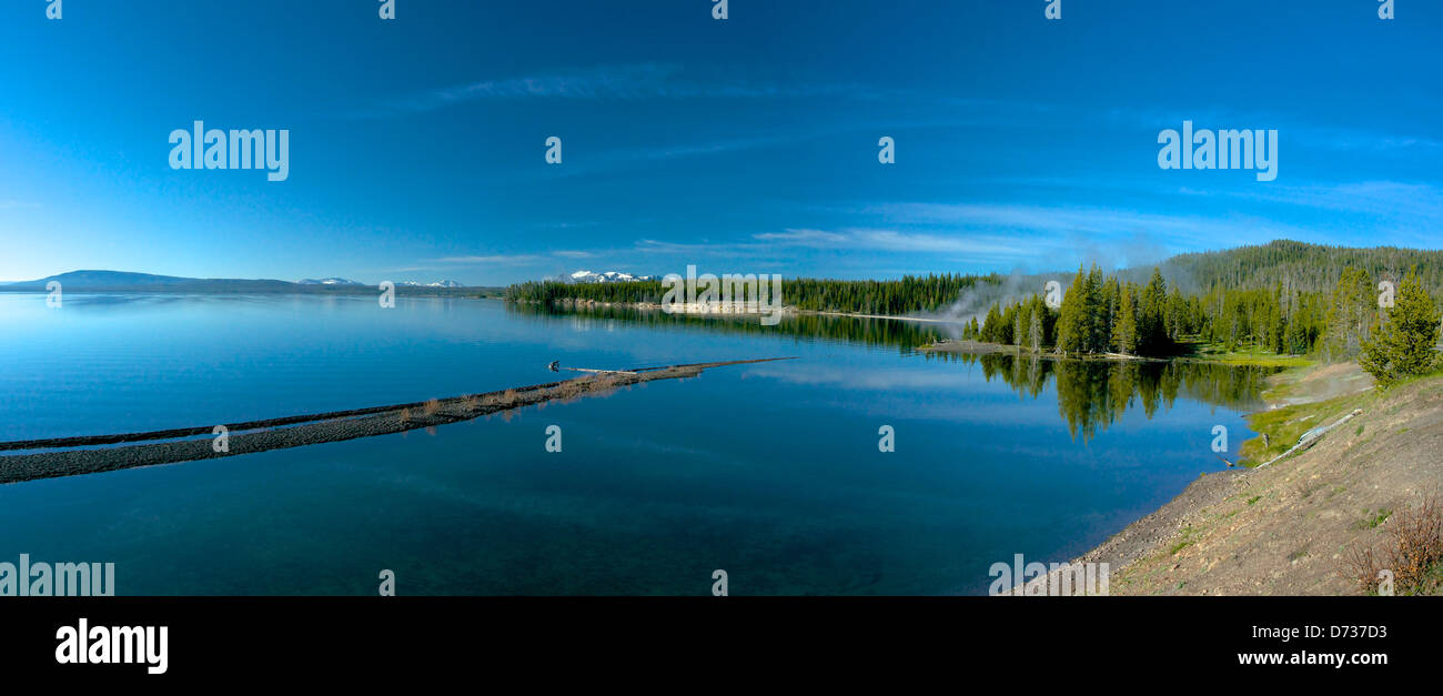 Blue waters of the Yellowstone Lake in northern Wyoming Stock Photo - Alamy