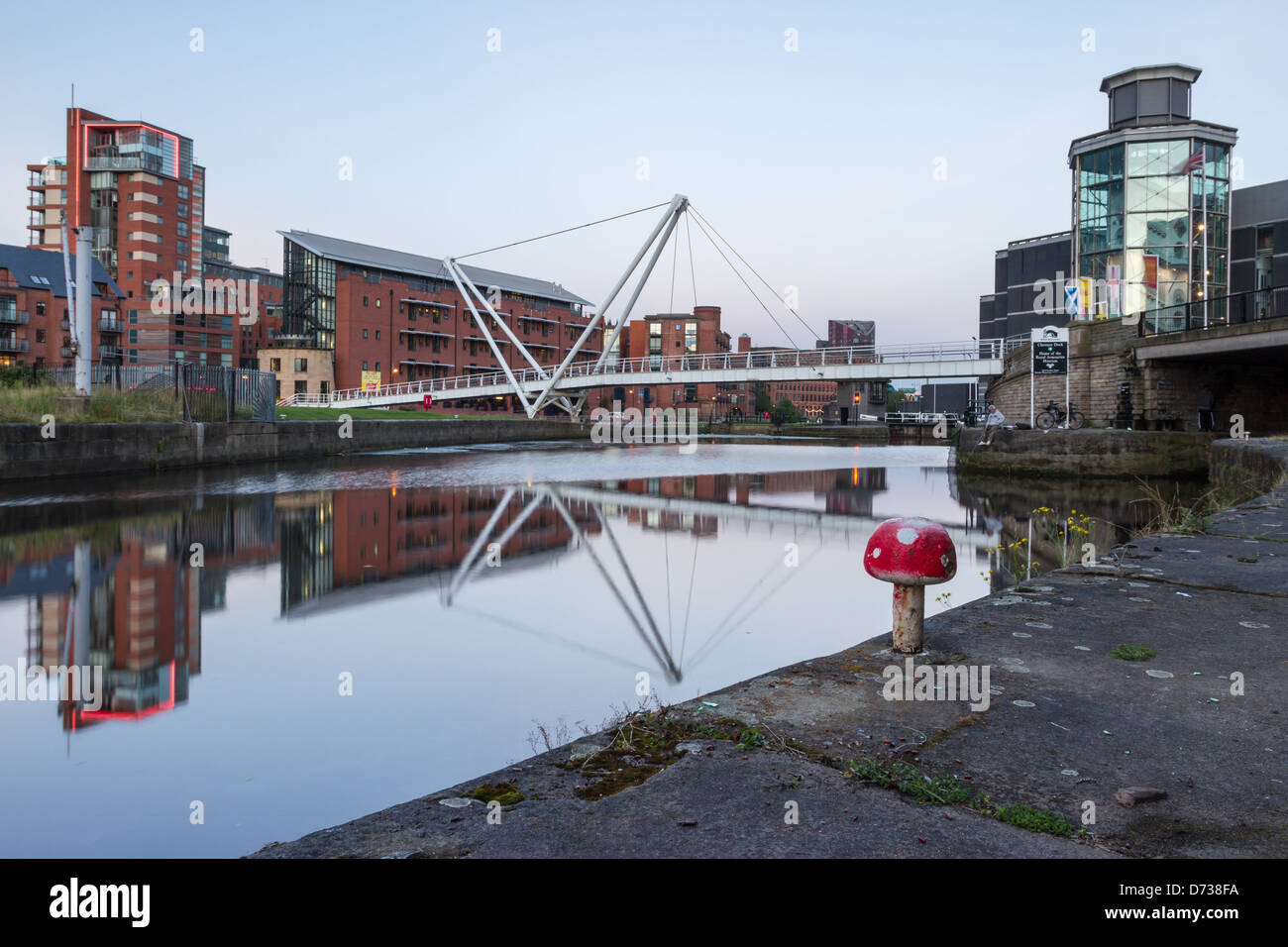 Leeds bridge hi-res stock photography and images - Alamy