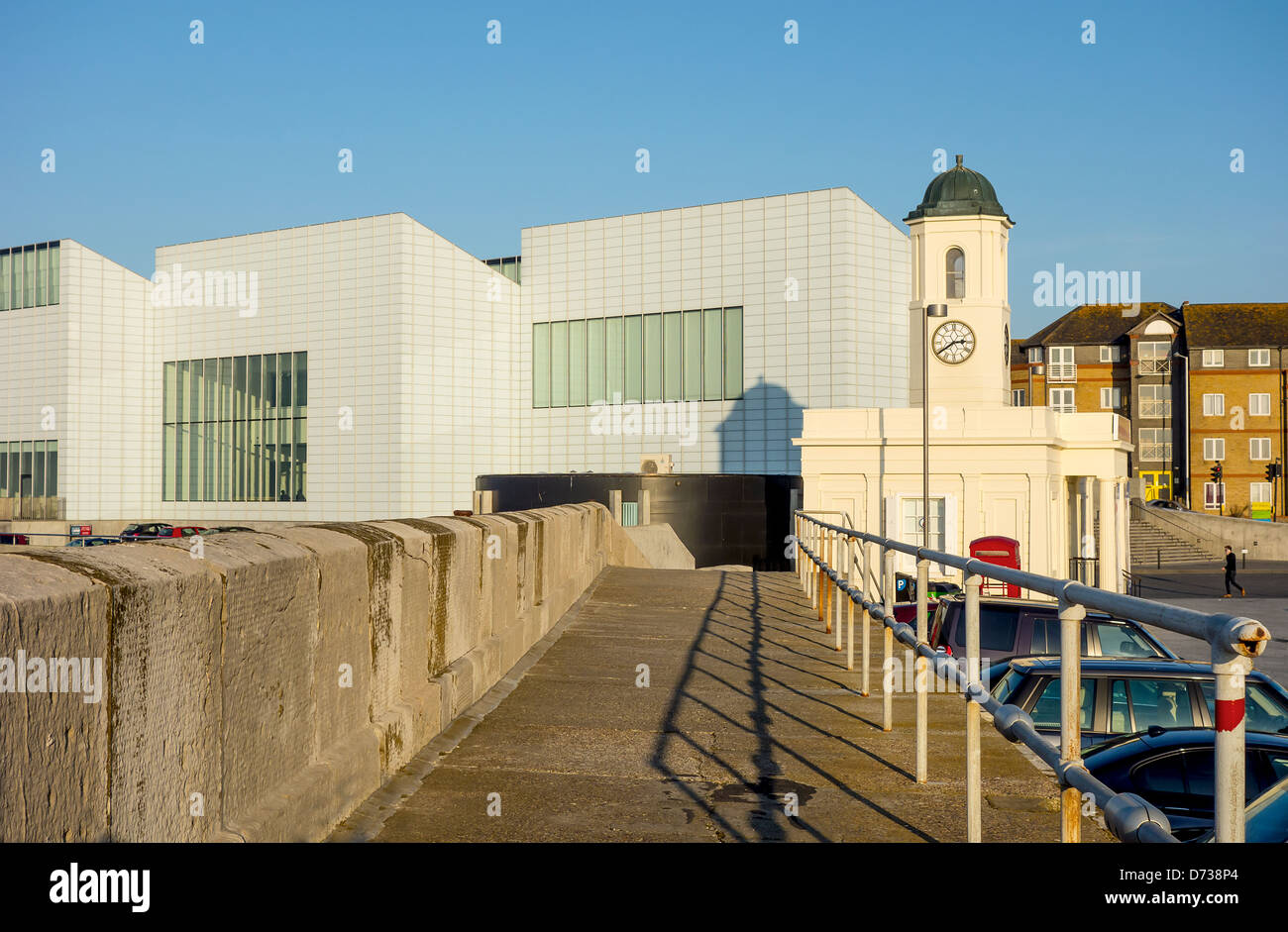 Margate contemporary art gallery hi-res stock photography and images ...