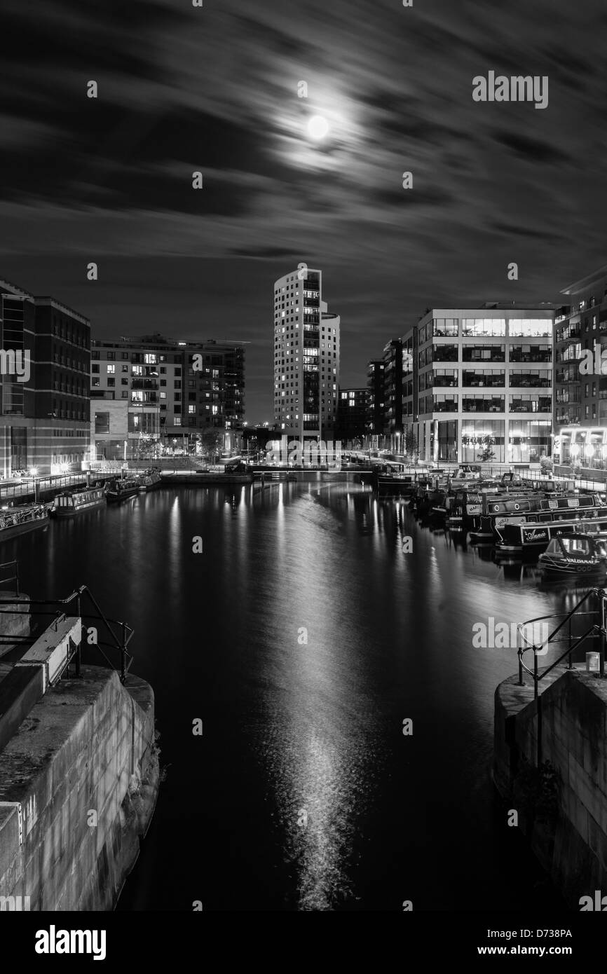 Leeds by night Black and White Stock Photos & Images - Alamy