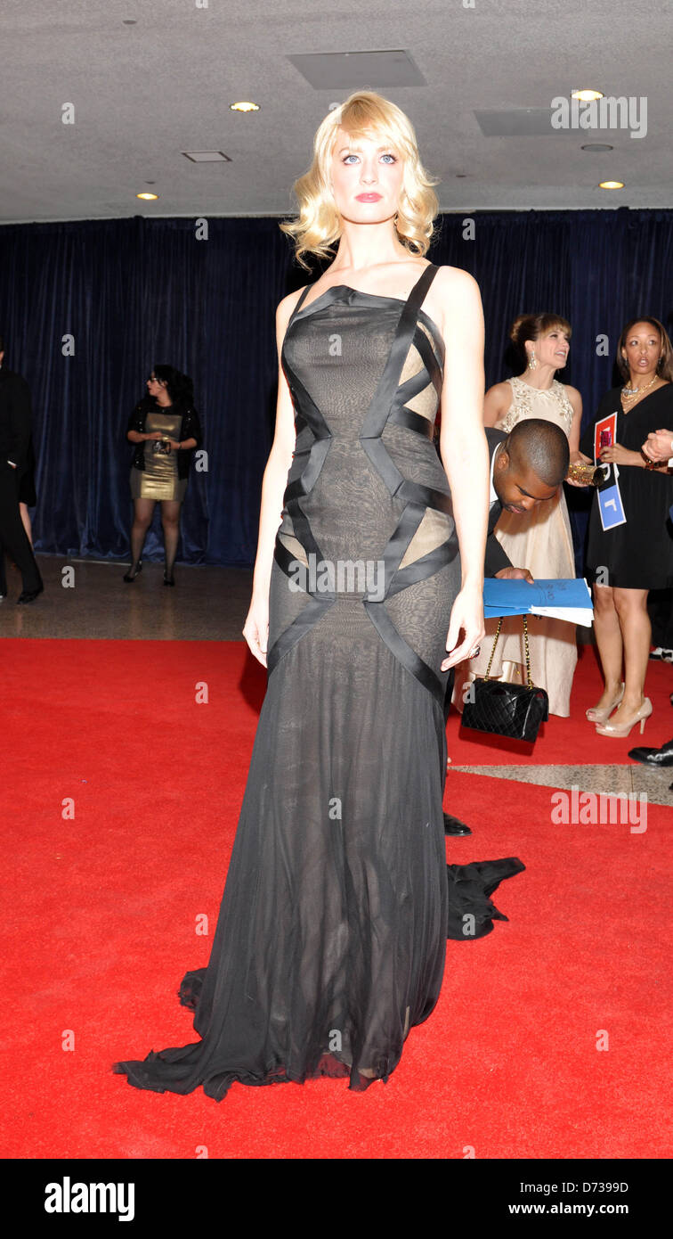 Beth behrs red carpet hi-res stock photography and images - Alamy