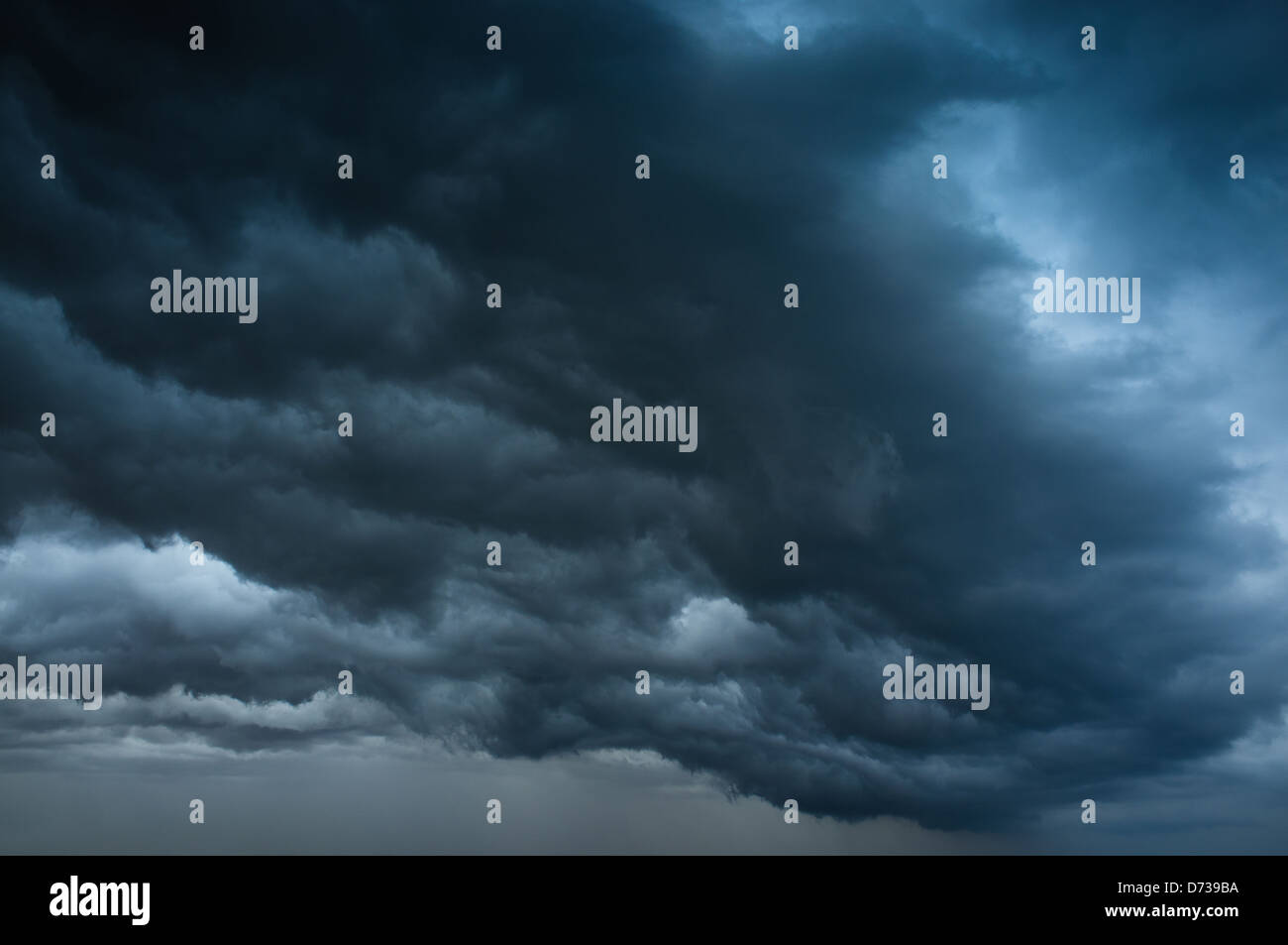 Dark clouds threatening a heavy storm Stock Photo - Alamy