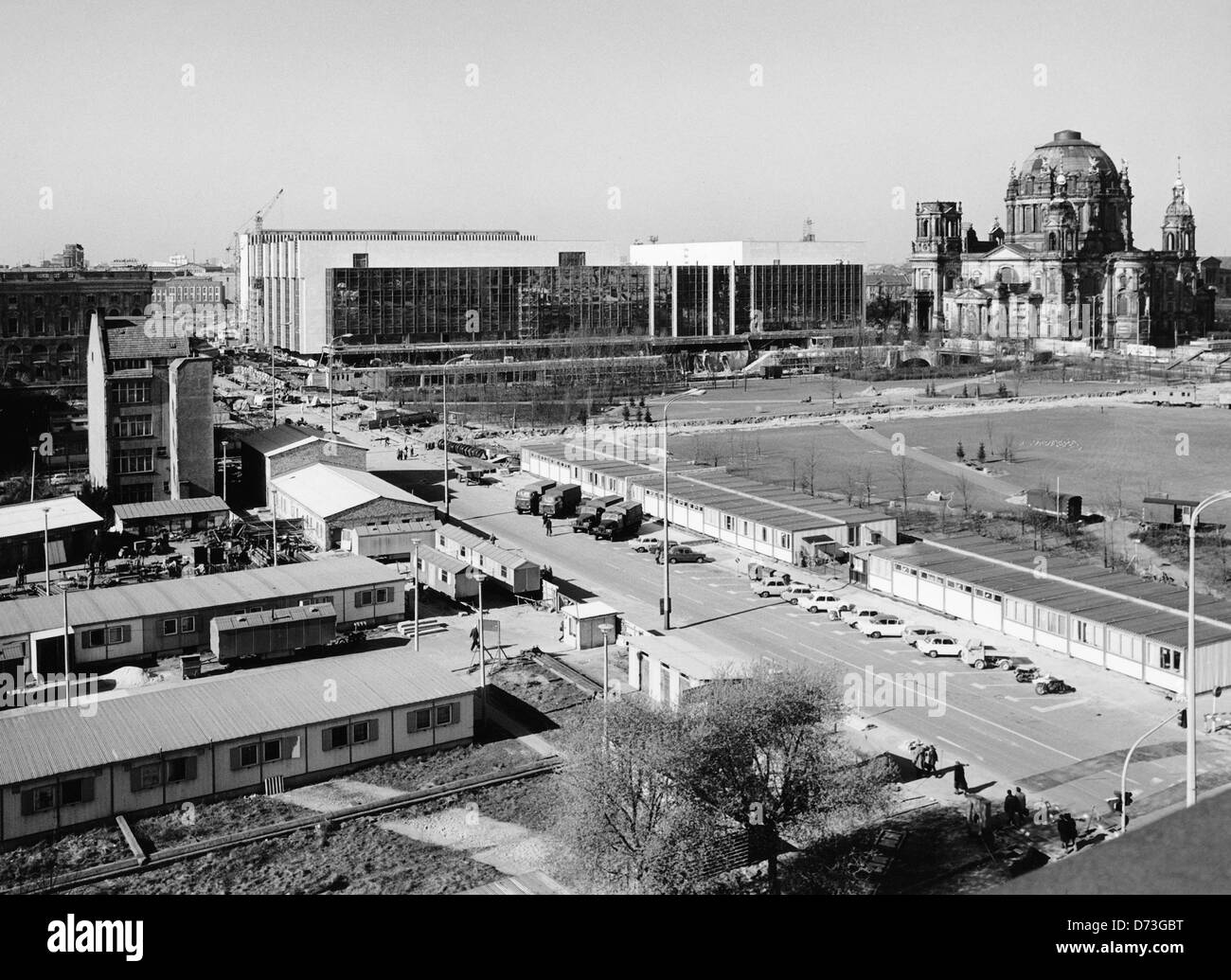 Palace of the republic gdr Black and White Stock Photos & Images - Alamy