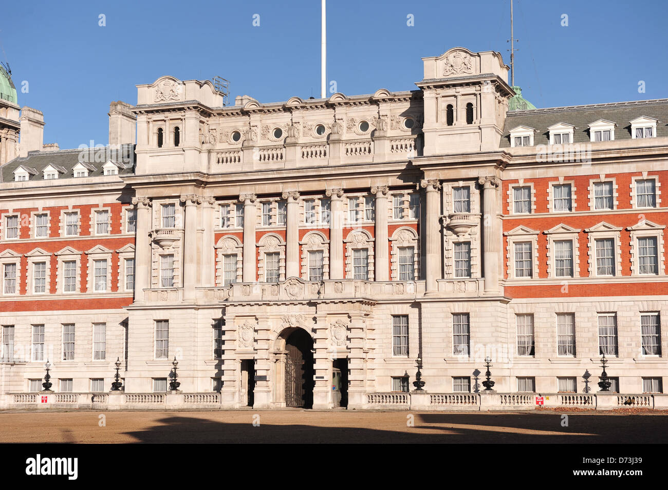 Ministry of defence building london hi-res stock photography and images ...