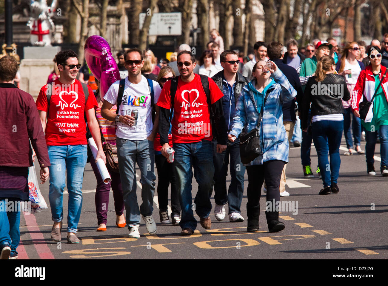Marathon supporters hi-res stock photography and images - Alamy