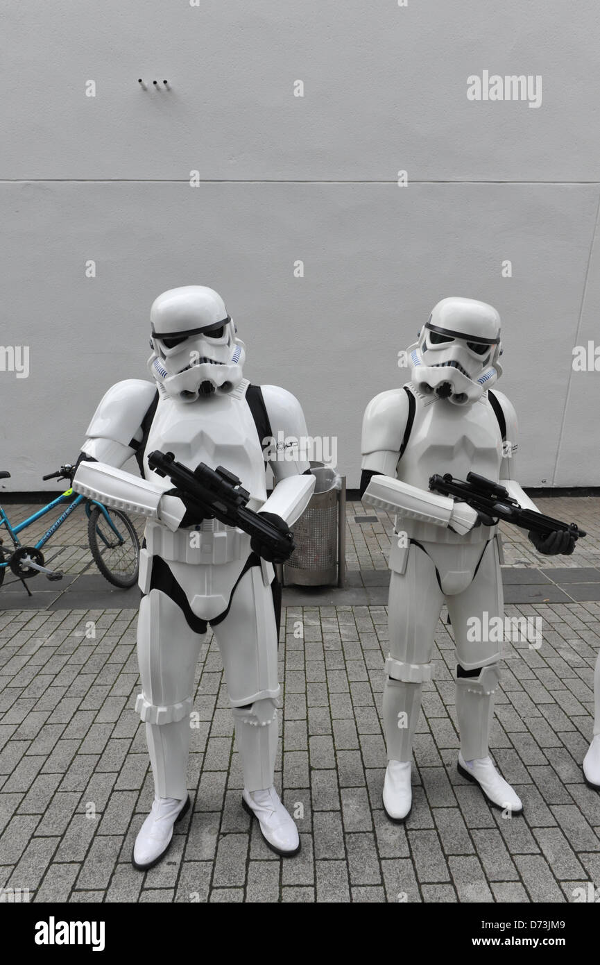 Two stormtroopers hi-res stock photography and images - Alamy