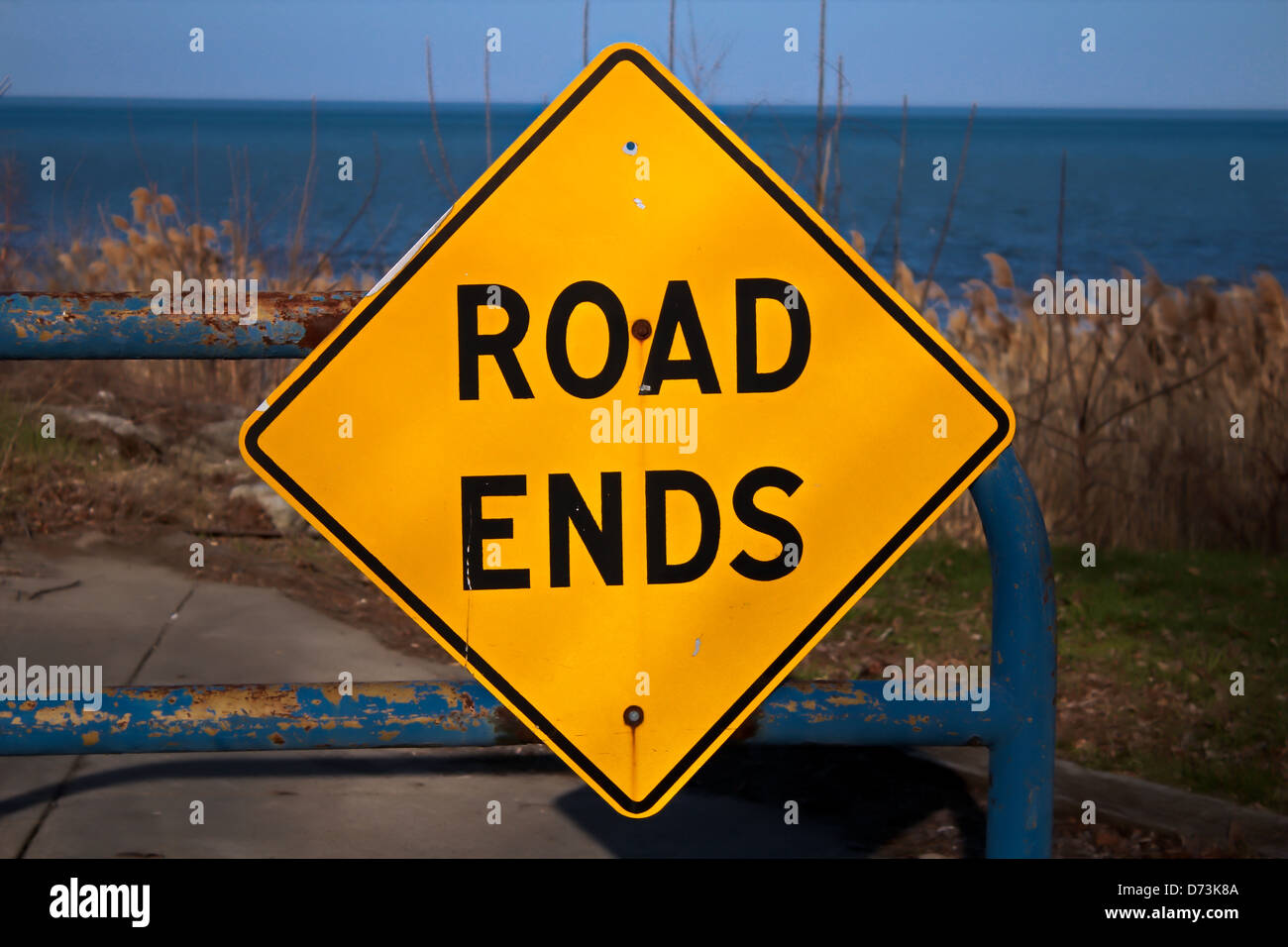 Road ends sign hi-res stock photography and images - Alamy