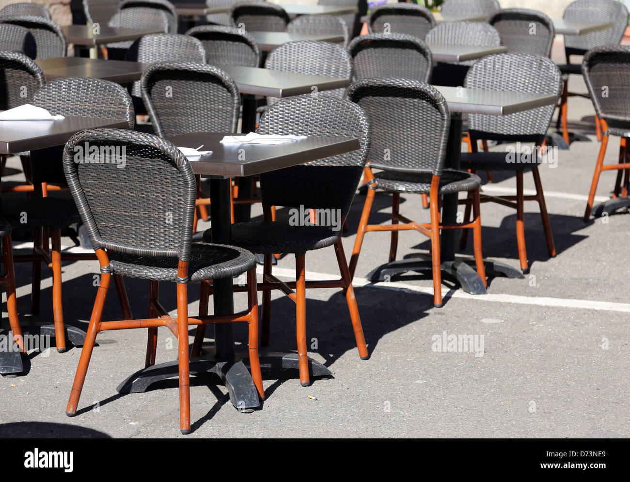 Cafe tables and chairs Stock Photo - Alamy