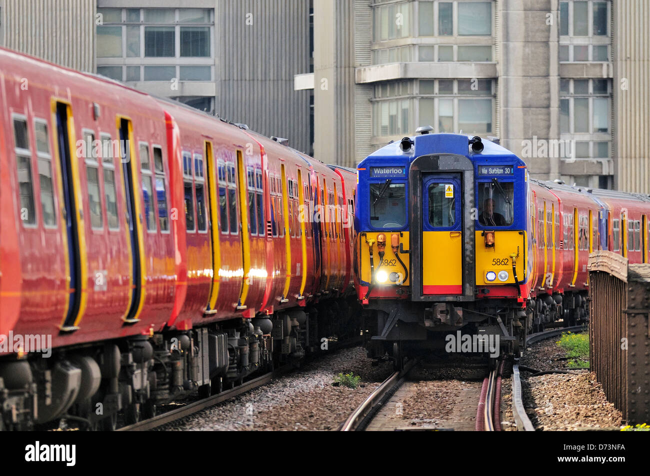 Passenger train side view uk hi-res stock photography and images - Alamy