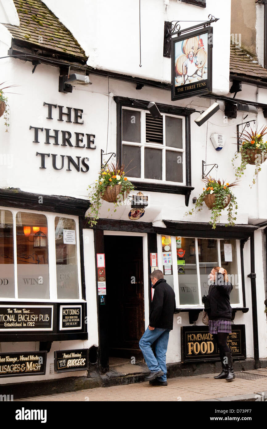 Three tuns pub hi-res stock photography and images - Alamy