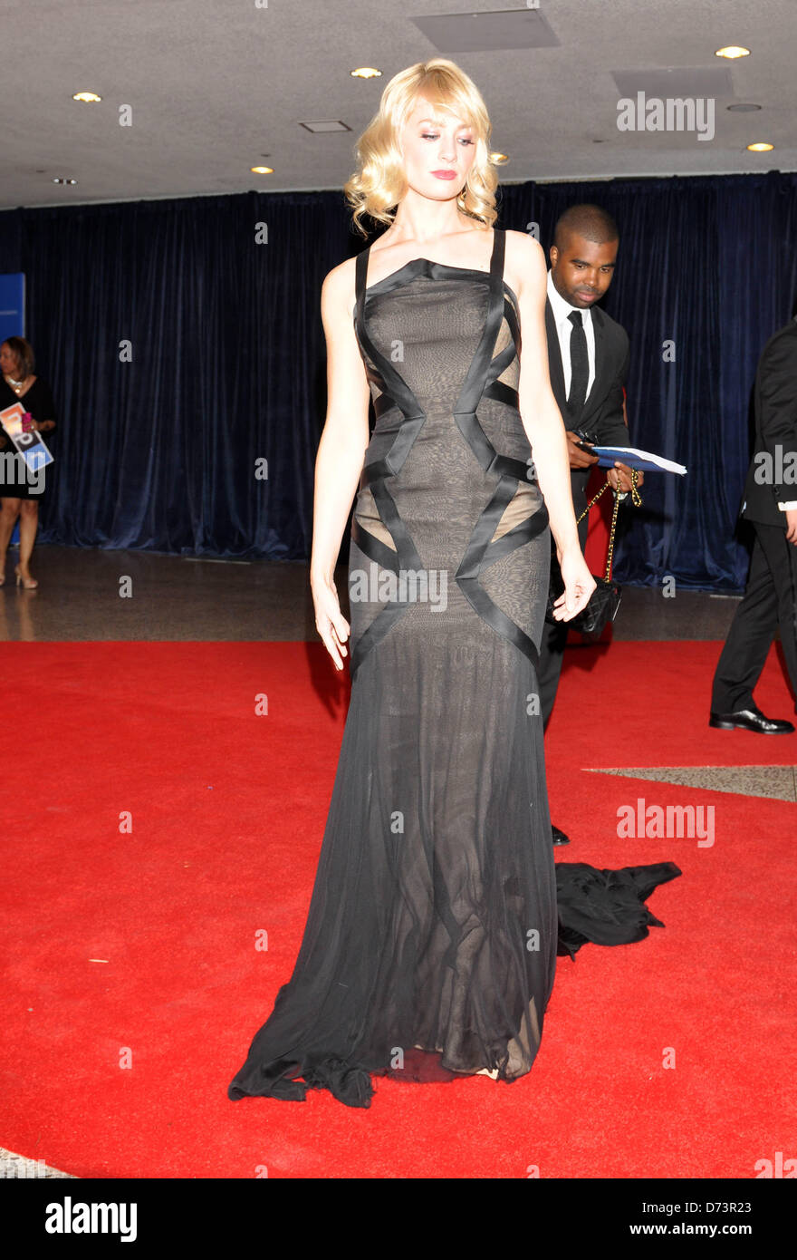 Beth behrs red carpet hi-res stock photography and images - Alamy