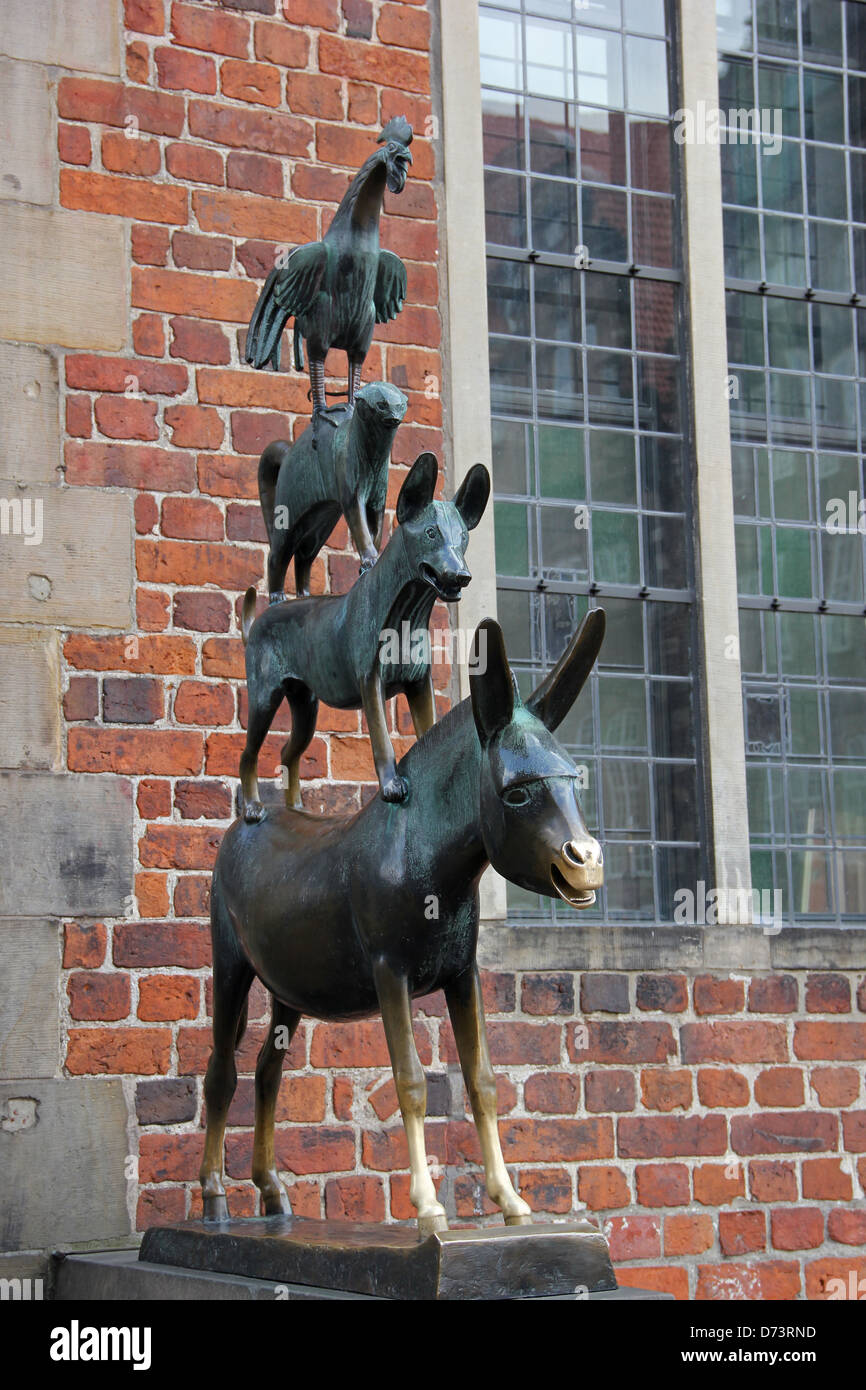Bremen town musicians STADTMUSIKANTEN Stock Photo - Alamy