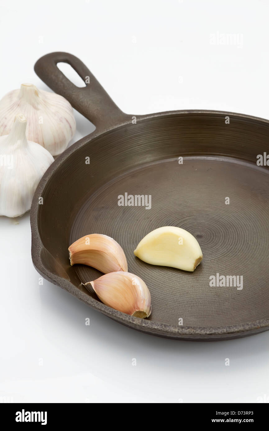 Pan oil and garlic hi-res stock photography and images - Alamy