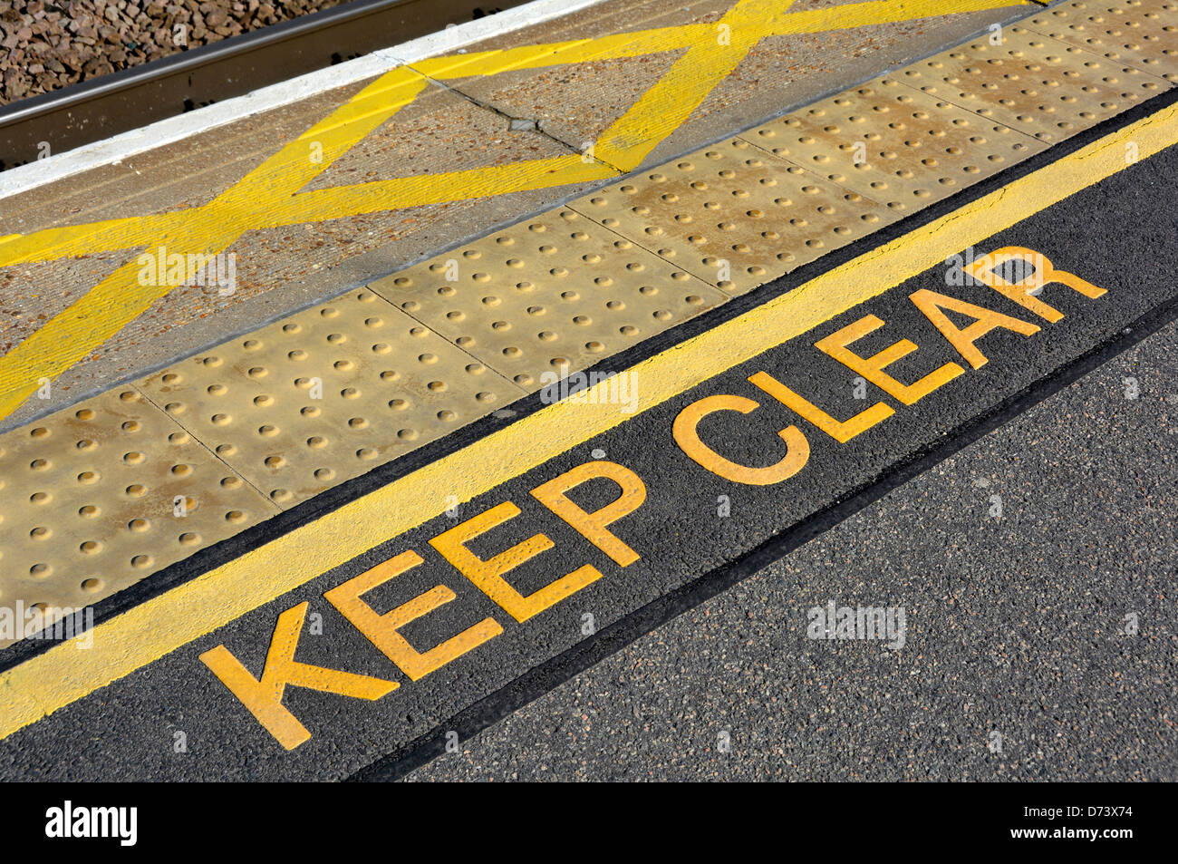 Platform edge hi-res stock photography and images - Alamy