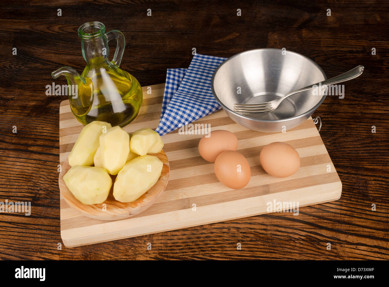 Ingredients to prepare a traditional Spanish tortilla Stock Photo - Alamy