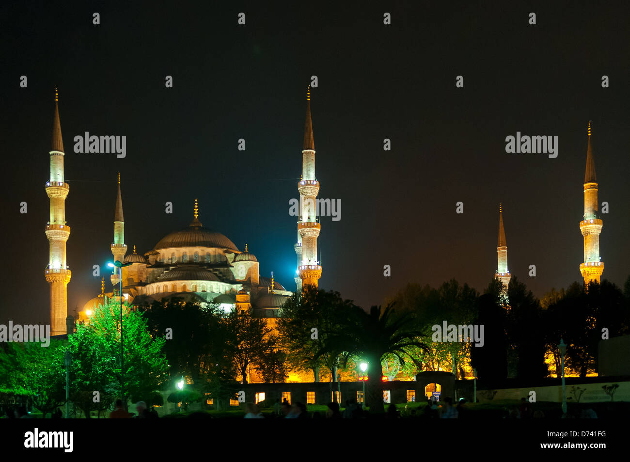 Blue mosque night sultanahmet istanbul hi-res stock photography and ...