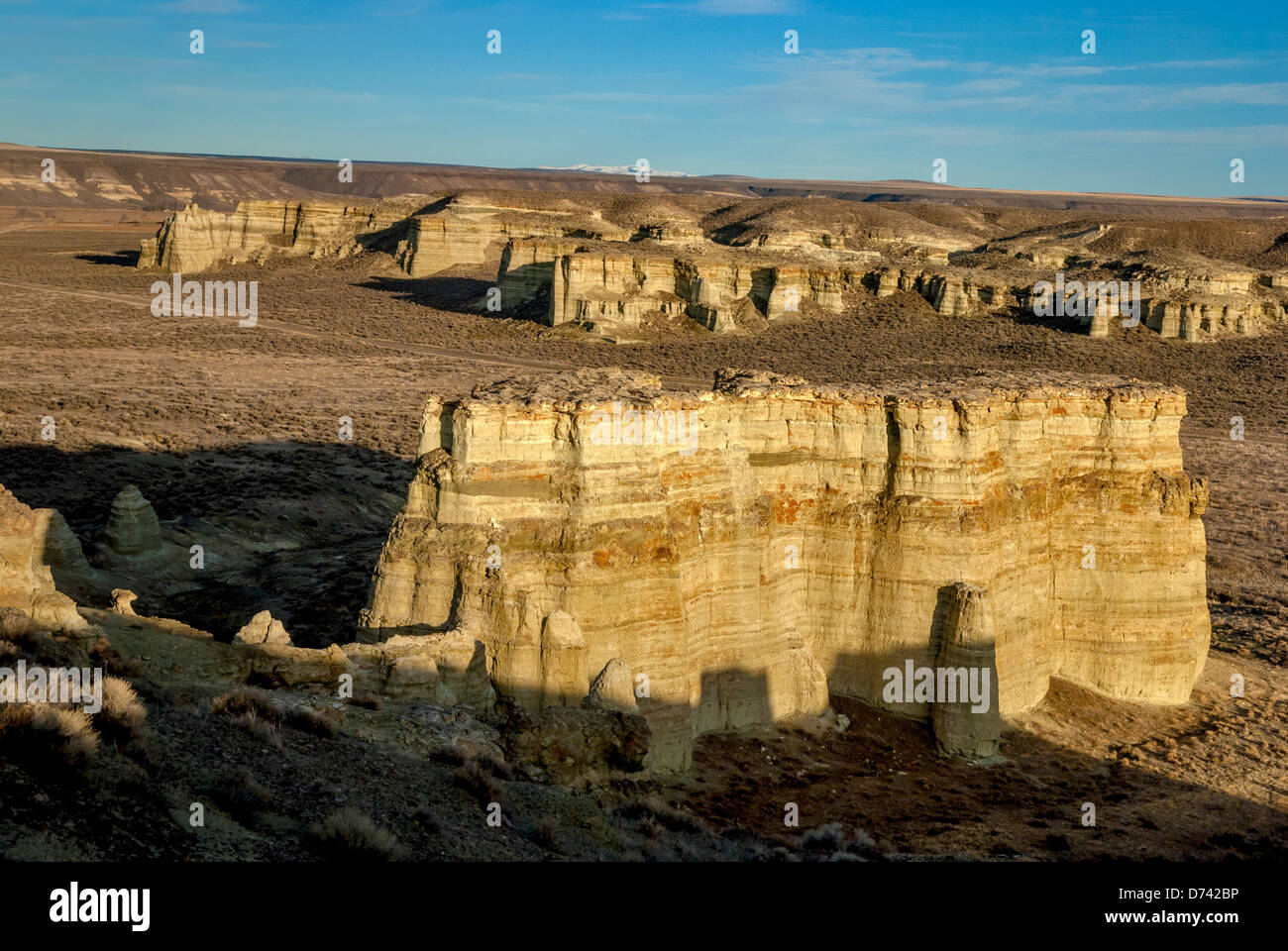 Rock bluffs look like the wild west Stock Photo - Alamy