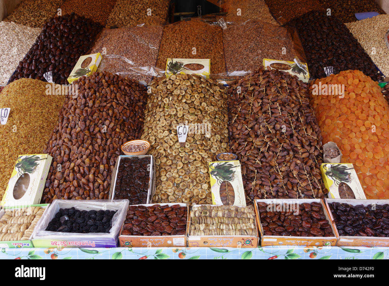 Marrakesh - fruit and nut stall in Djemaa el Fna square Stock Photo - Alamy