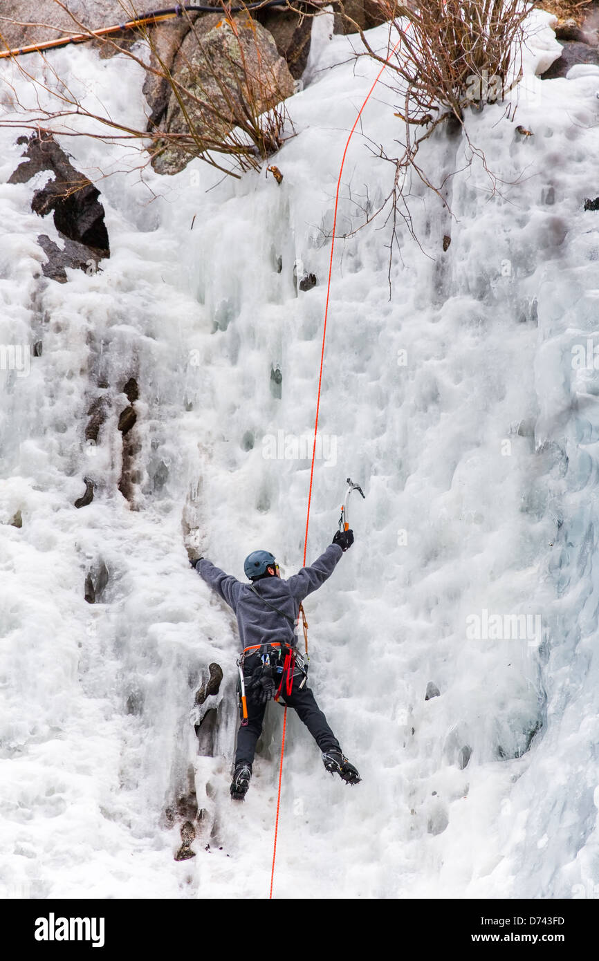 Male ice climber belay hi-res stock photography and images - Alamy