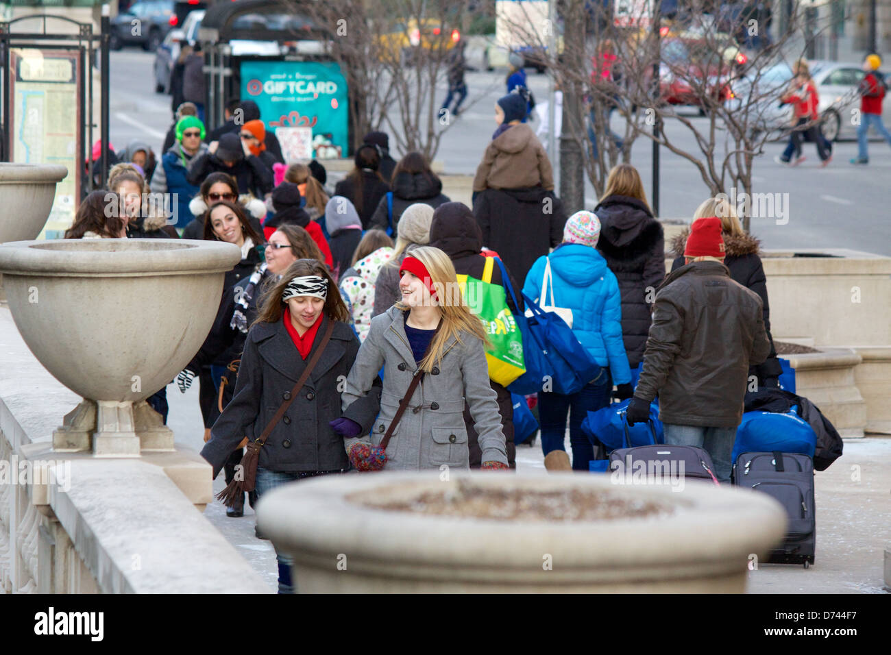 People strolling along Chicago's Wacker Drive Stock Photo - Alamy