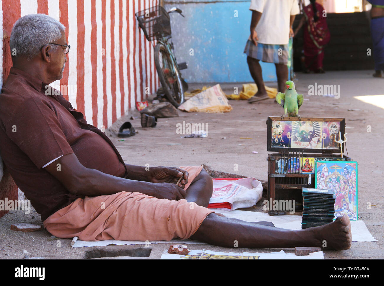 Tarot cards reader hi-res stock photography and images - Alamy