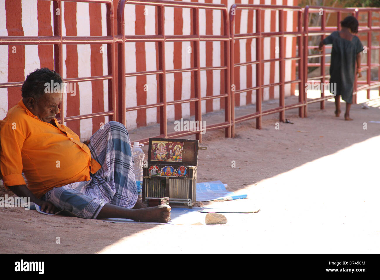 Tarot cards reader hi-res stock photography and images - Alamy