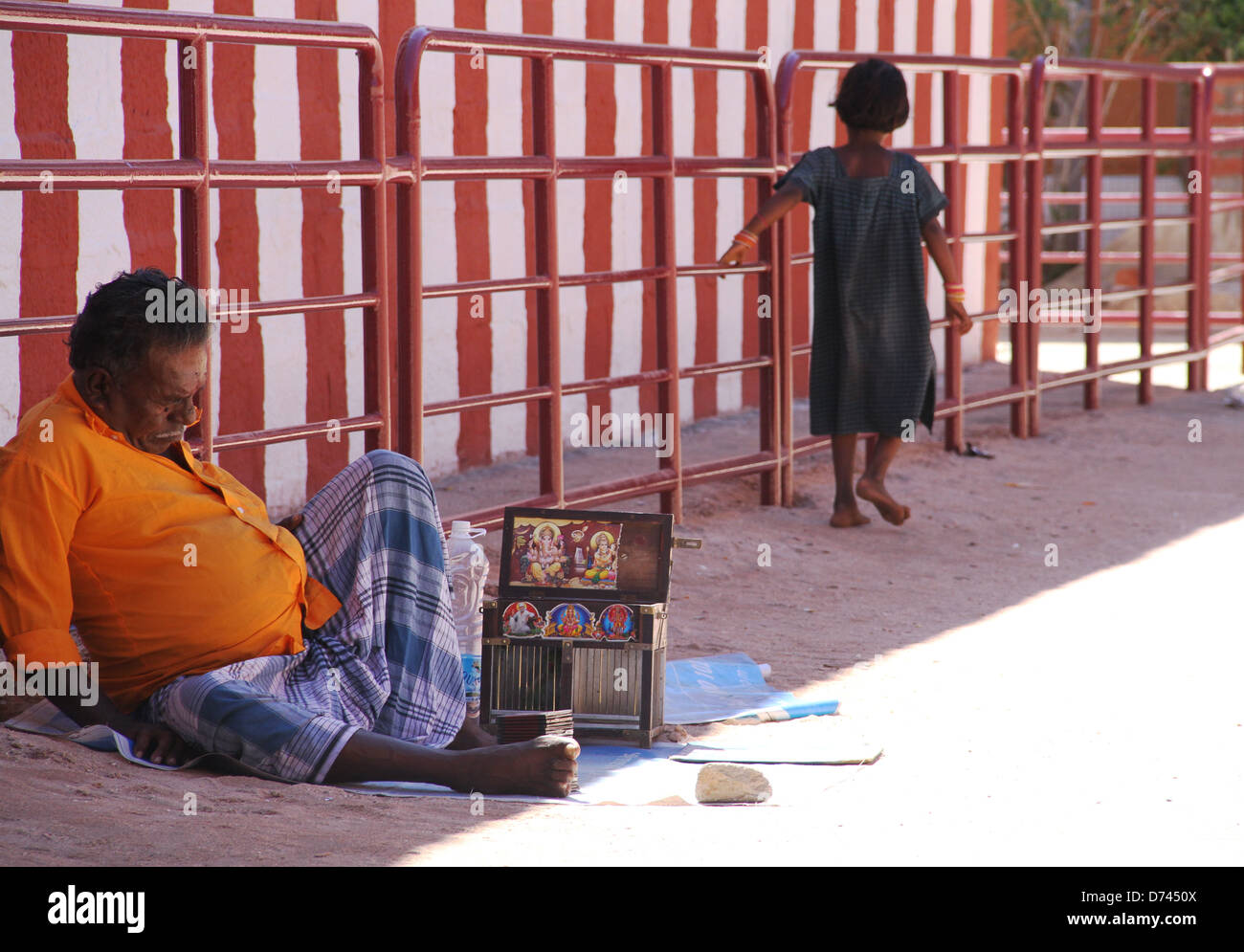 Parrot Tarot Reader Stock Photo - Alamy