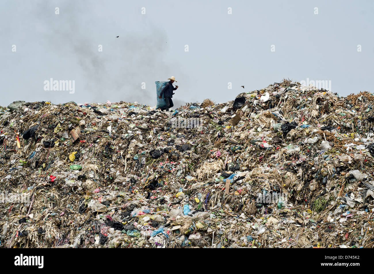 Garbage dump hi-res stock photography and images - Alamy