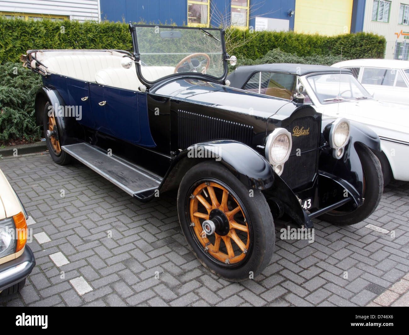 The Packard Twin Six Model 1-35, produced in the early 1900s, was a ...