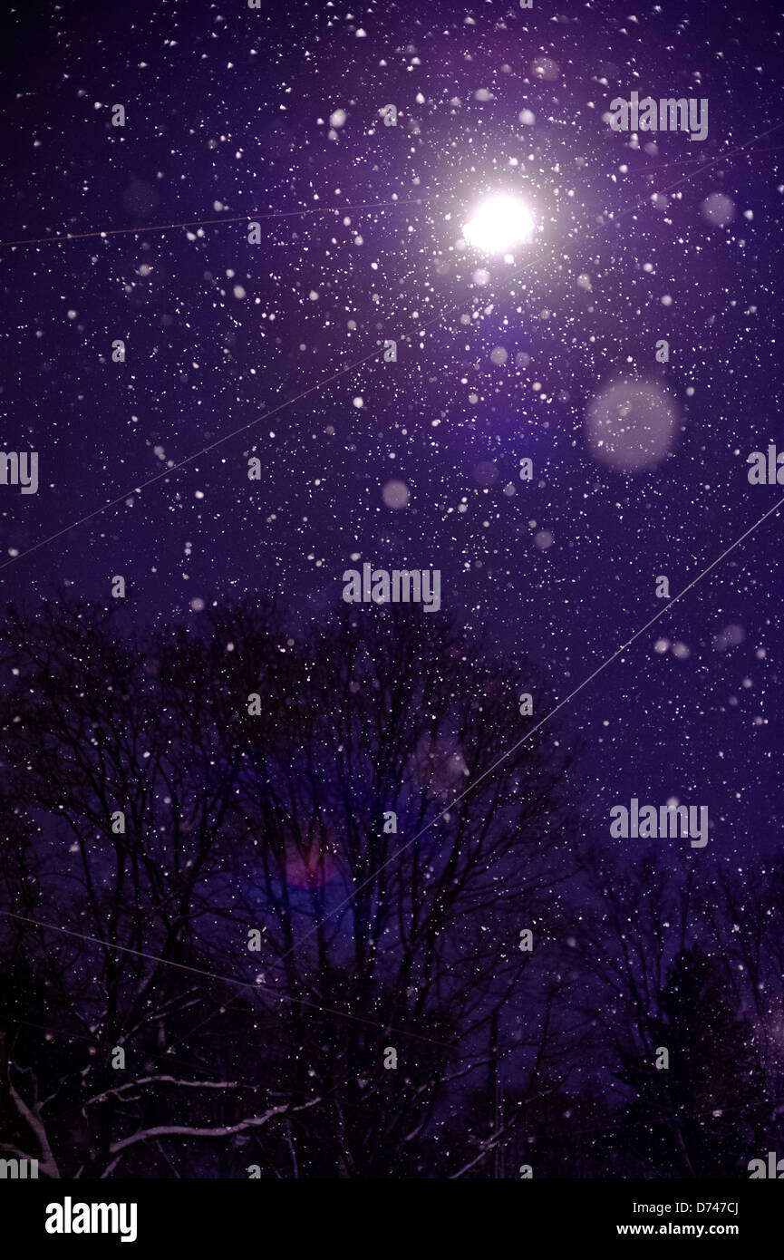 Snow falling under a street light Stock Photo - Alamy